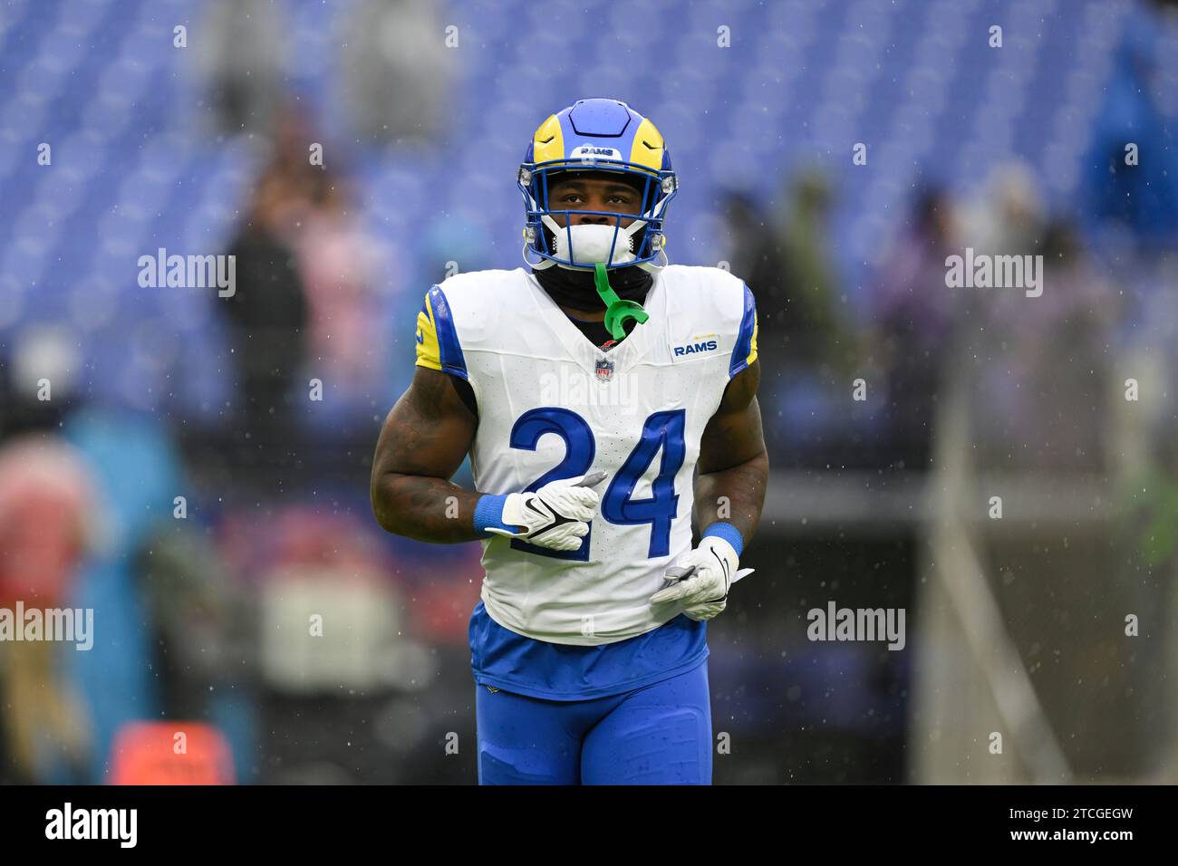 Los Angeles Rams running back Royce Freeman (24) jogs onto the field ...