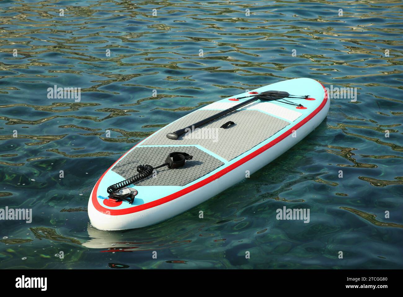 One SUP board with paddle on sea water Stock Photo - Alamy