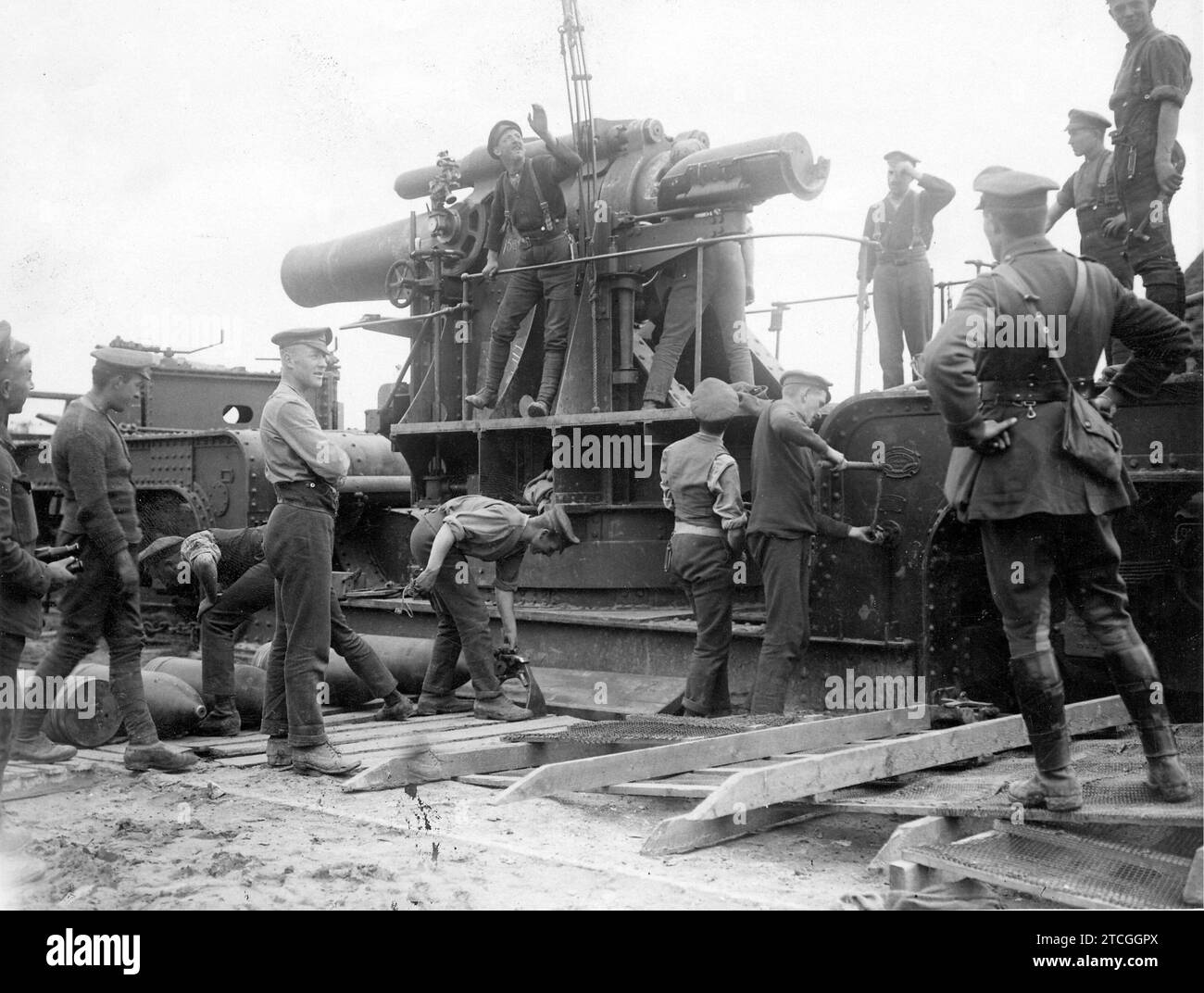Railway mounted cannons Black and White Stock Photos & Images - Alamy