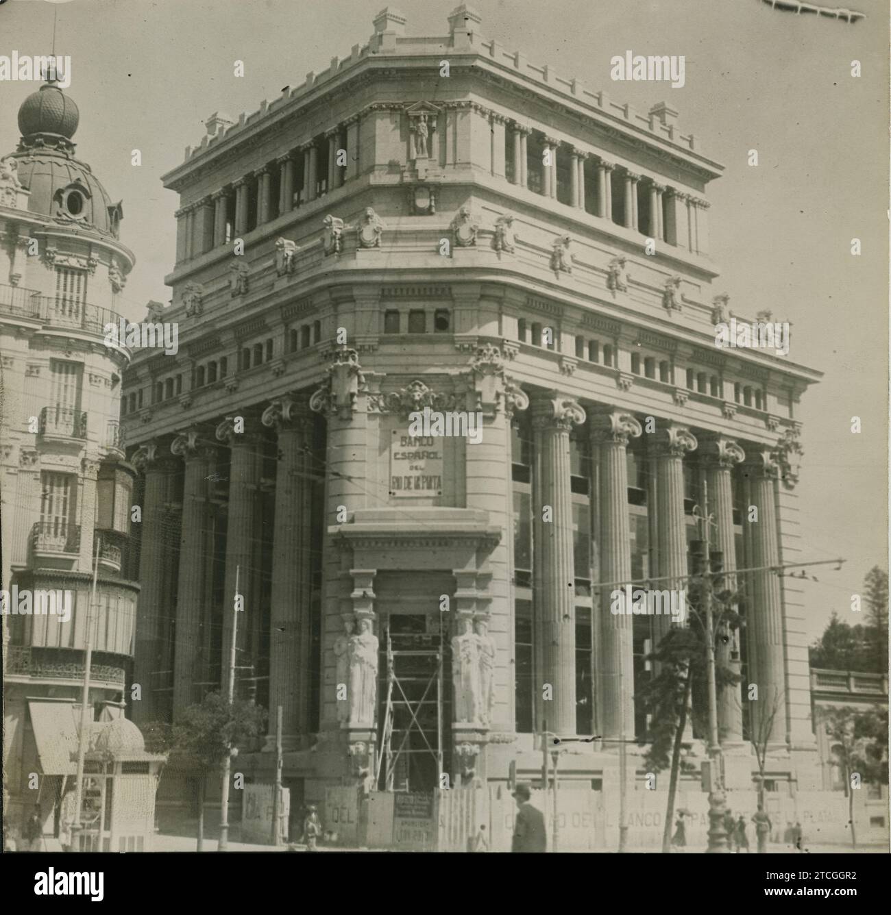 Madrid, September 1917. General view of the new building of the Banco ...