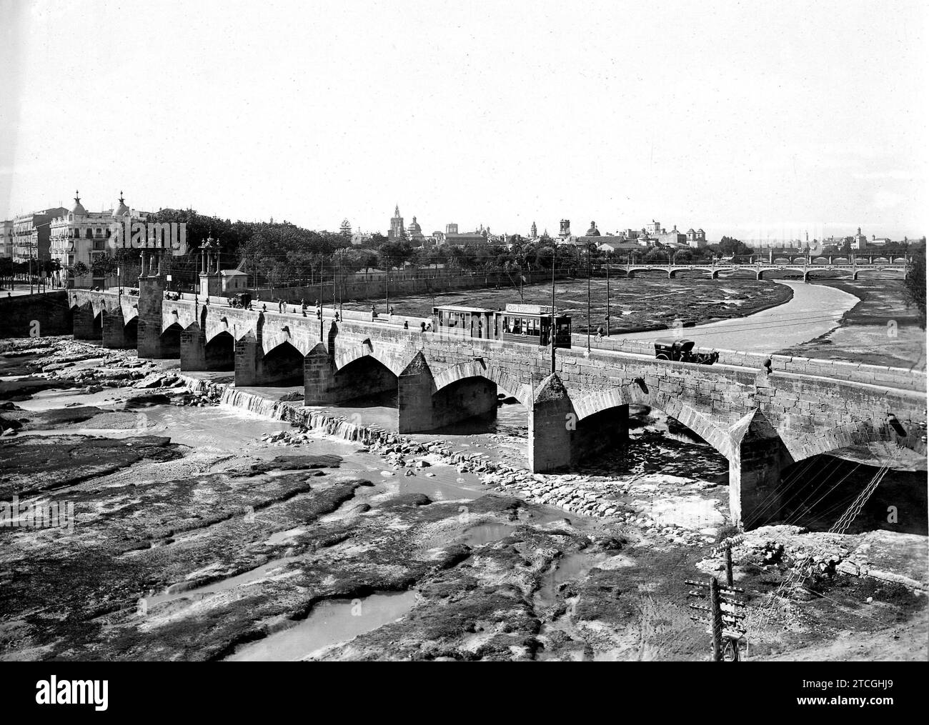 03/31/1929. Valencia, the sea bridge and view of the Turia river ...