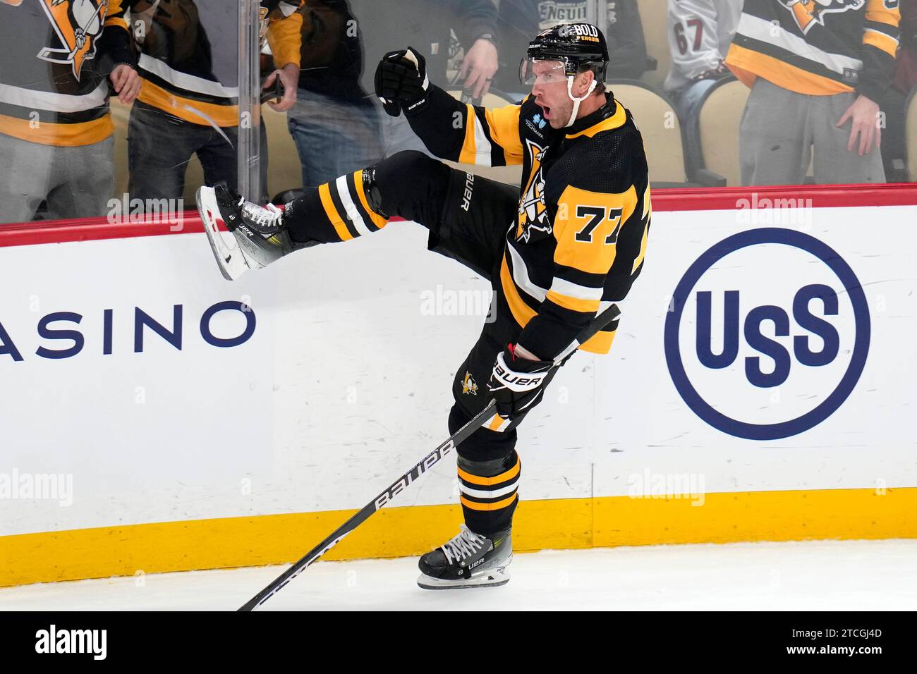 Pittsburgh Penguins' Jeff Carter (77) celebrates his short-handed goal ...