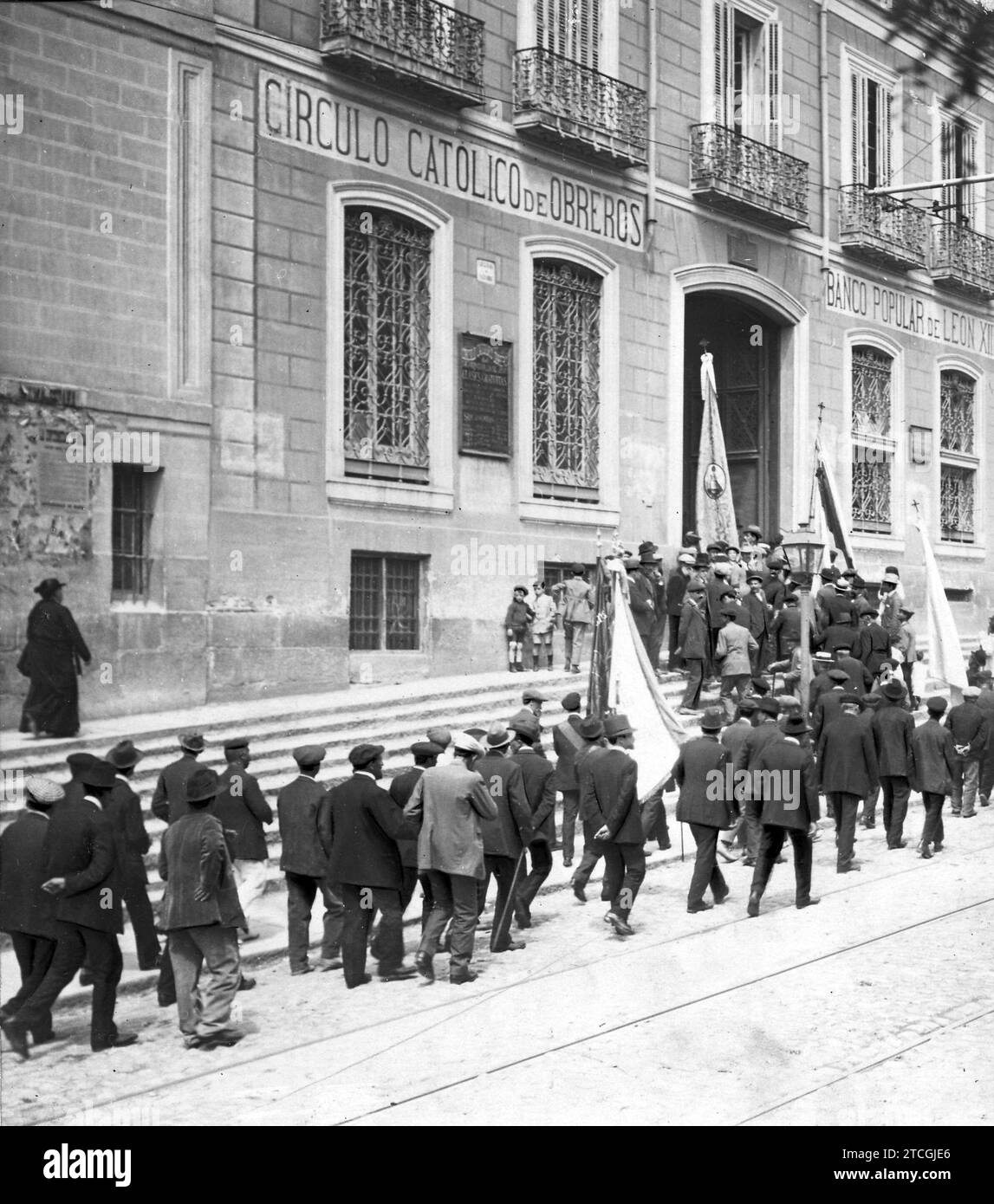 05/25/1918. The Catholic Workers of Madrid. Arrival at the Catholic ...