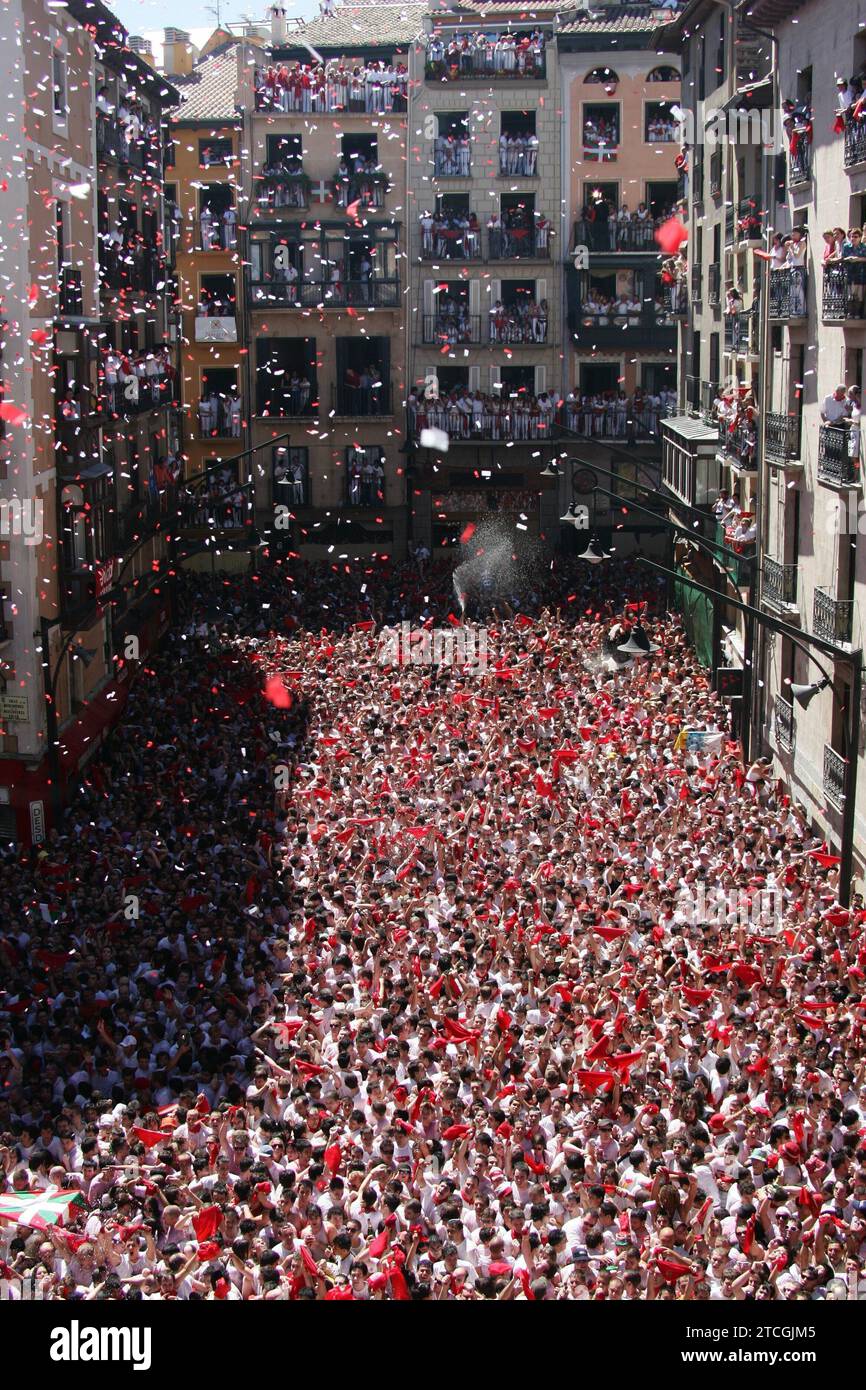 07/05/2007. Pamplona, 6-7-07-chupinazo at the San Fermin festivities in ...