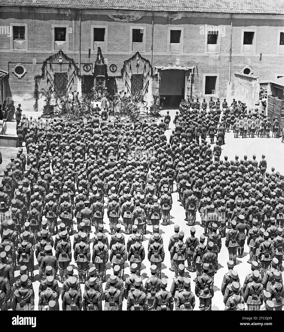 06/04/1917. In the Conde Duque barracks. Campaign Mass Celebrated ...