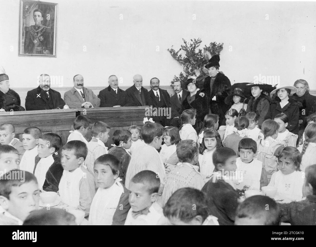 11/25/1916. In the Segovia bridge school group. Inauguration of the ...