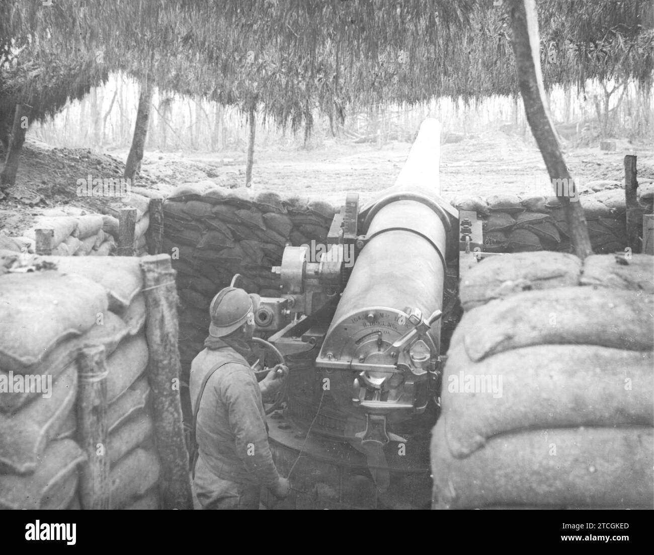 12/31/1916. The War in Northern France. A large caliber cannon hidden ...