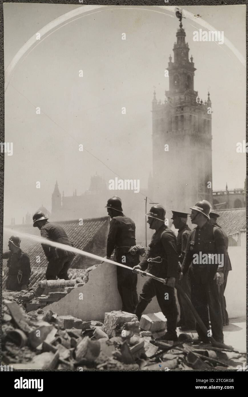 Seville, 06/22/1935. Fire in the palace house of the counts of Campo ...