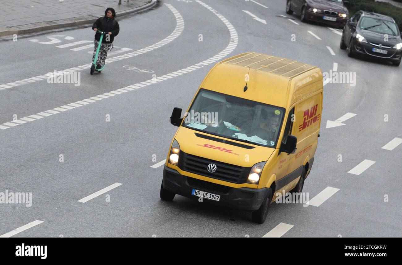 Dhl paket gmbh hi-res stock photography and images - Alamy