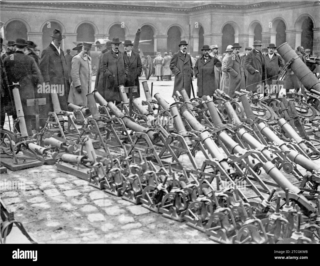 01/31/1917. In the courtyard of the Invalides, in Paris. The Swiss ...