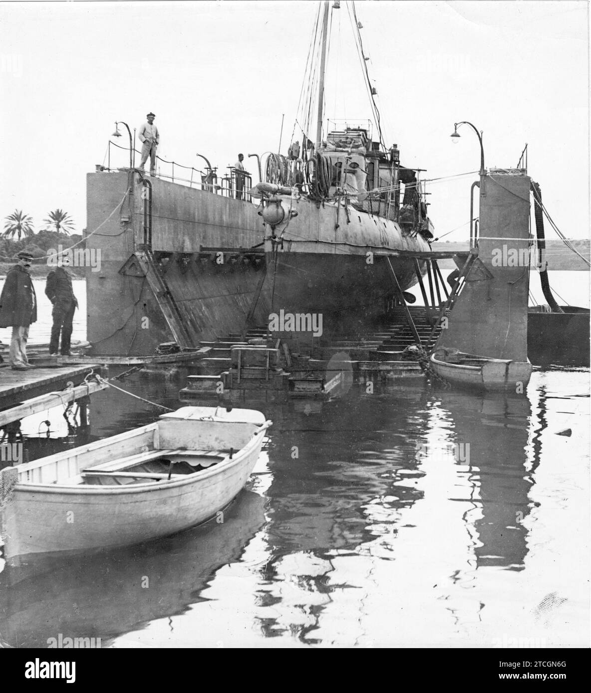 04/30/1917. War at Sea. A French torpedo boat repairing breakdowns in a ...
