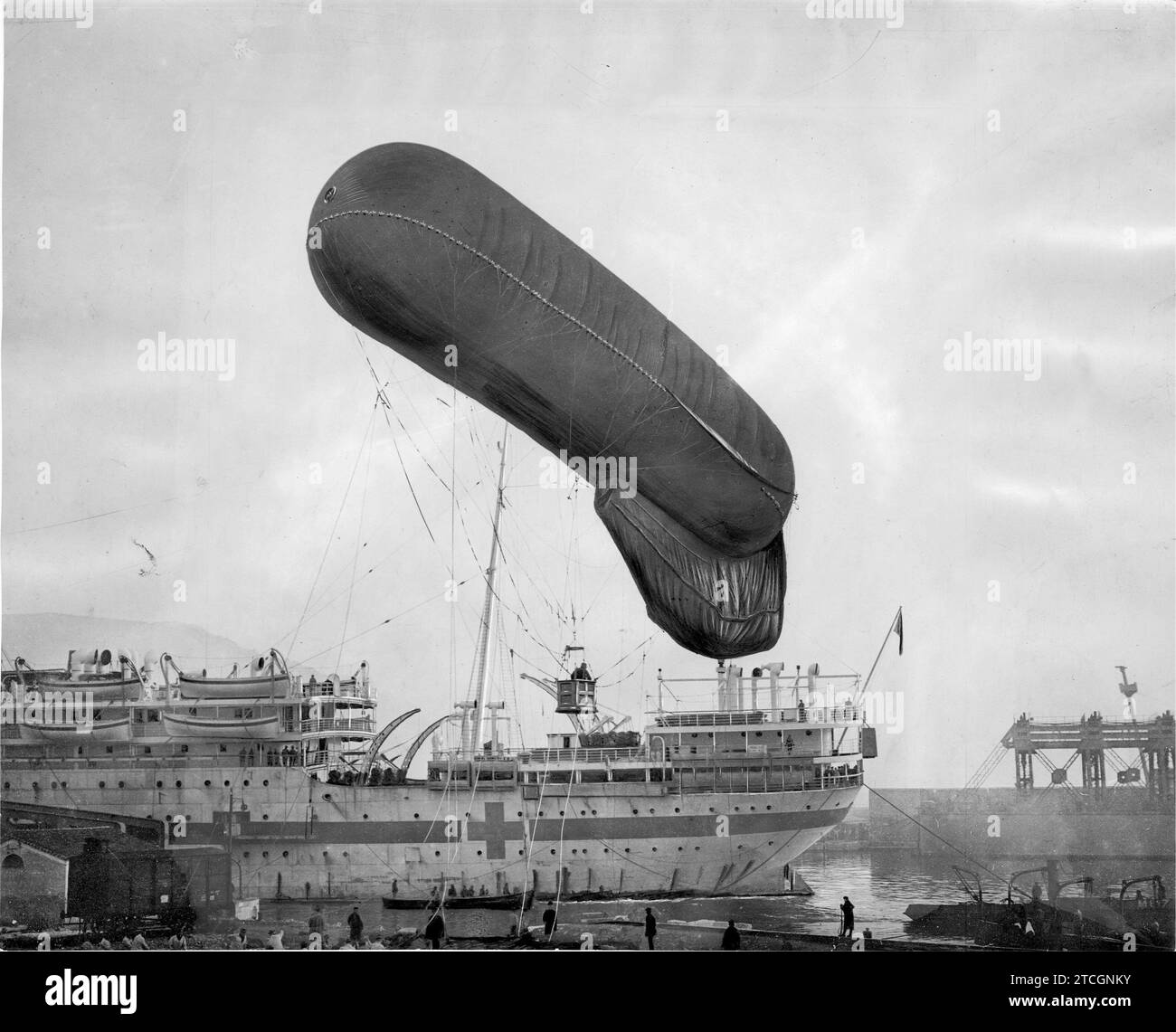 01/31/1917. Ballooning in War. Ascension of an observer balloon to ...