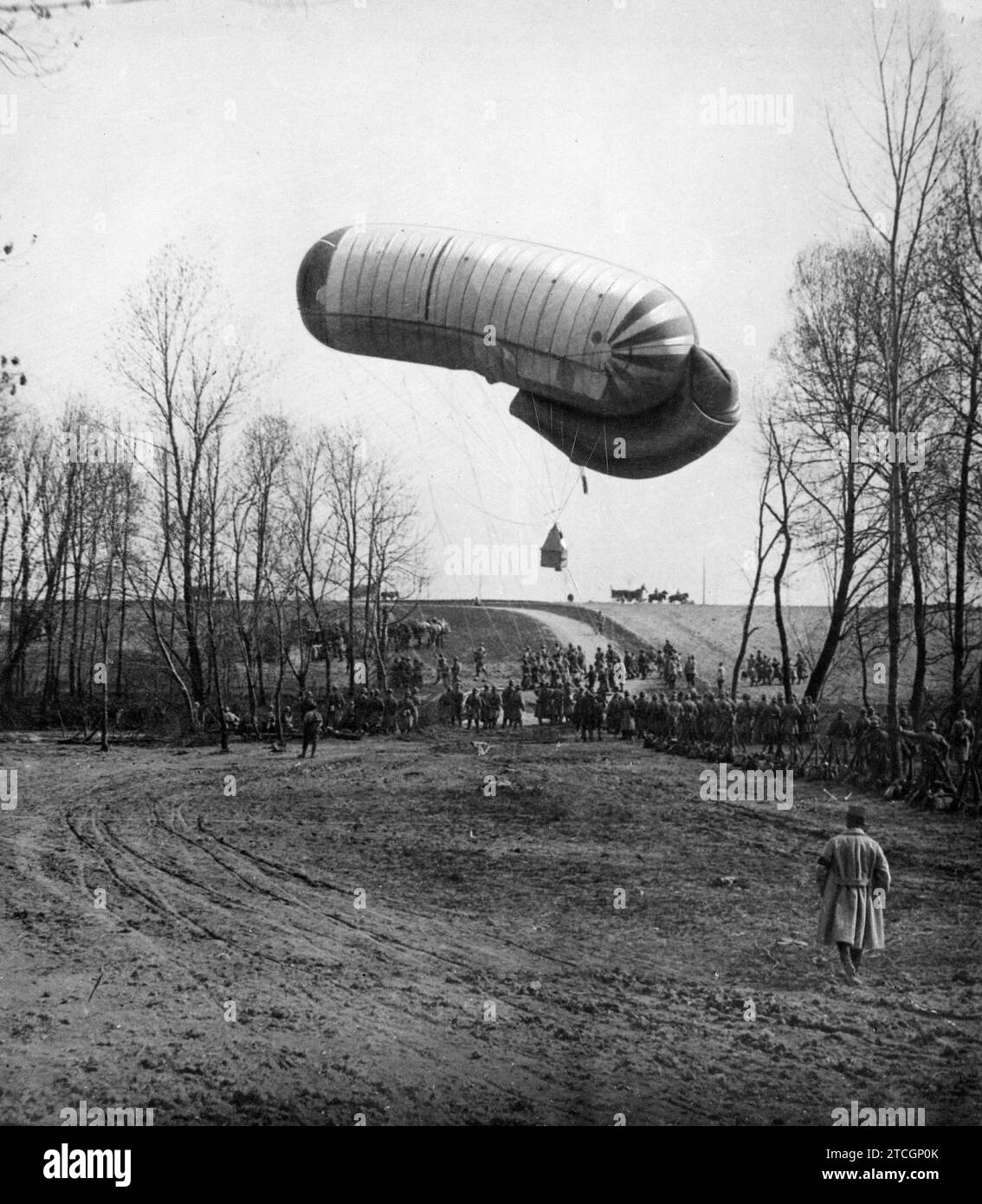 04/30/1916. On the French Lines. Ascension of a balloon used to observe ...