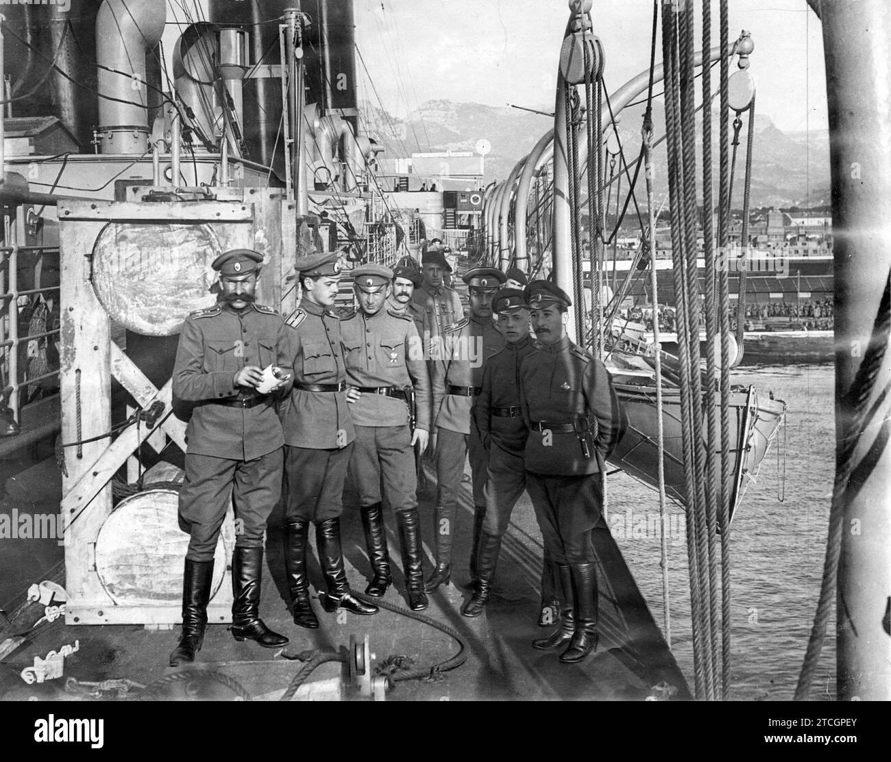 01/31/1917. In a French port Russian and French officers aboard the ...