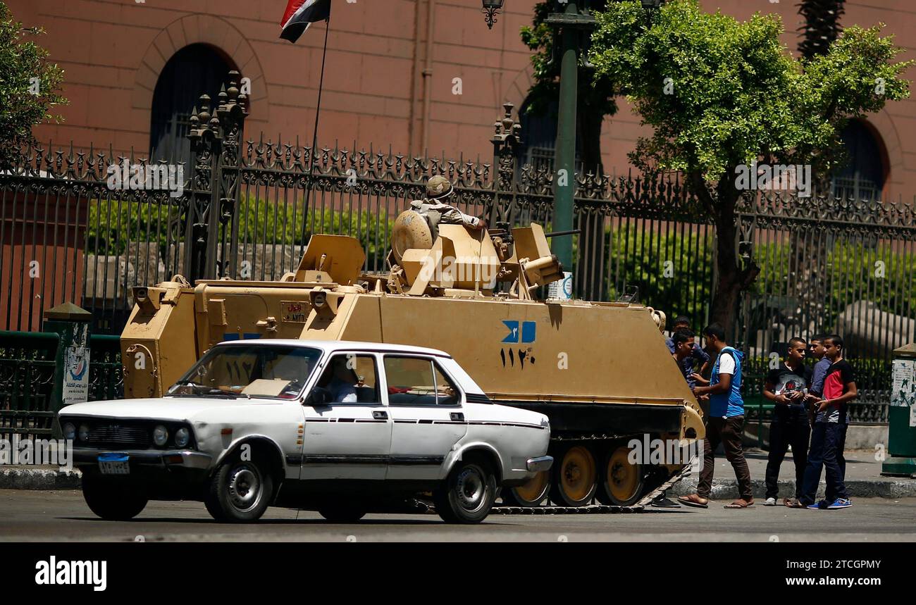 Photographs of tank movement hi-res stock photography and images - Alamy