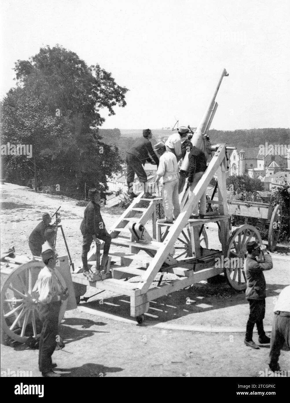 War displacement hi-res stock photography and images - Alamy