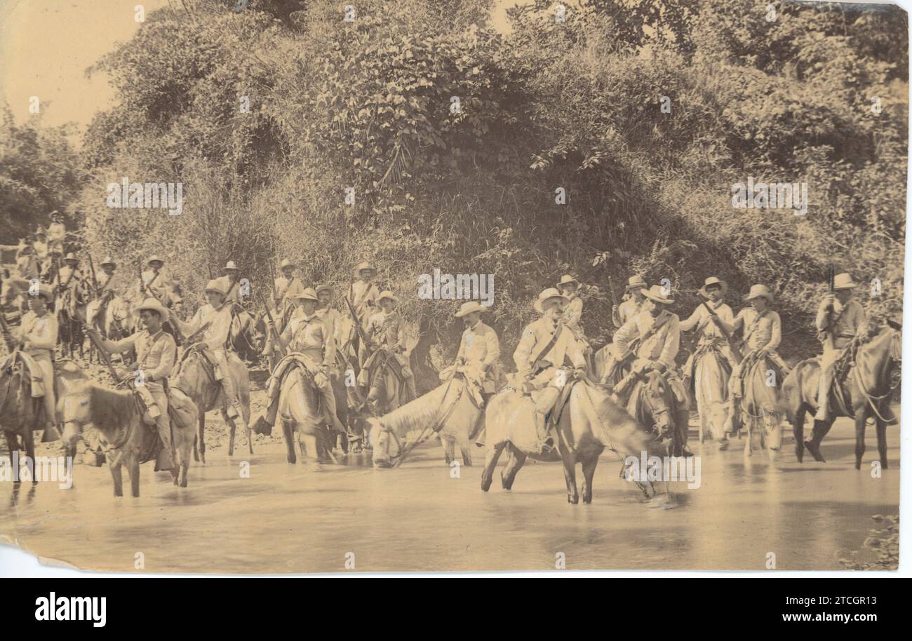 Santa Clara (Cuba), November 1895. Cuban War. Spanish troops wading ...