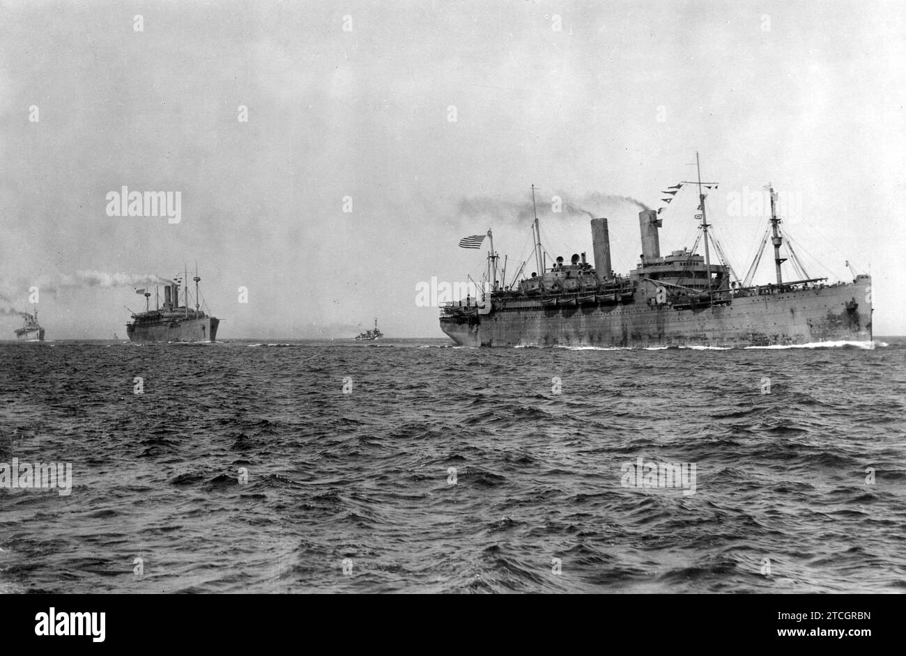 Convoy of ships hi-res stock photography and images - Alamy