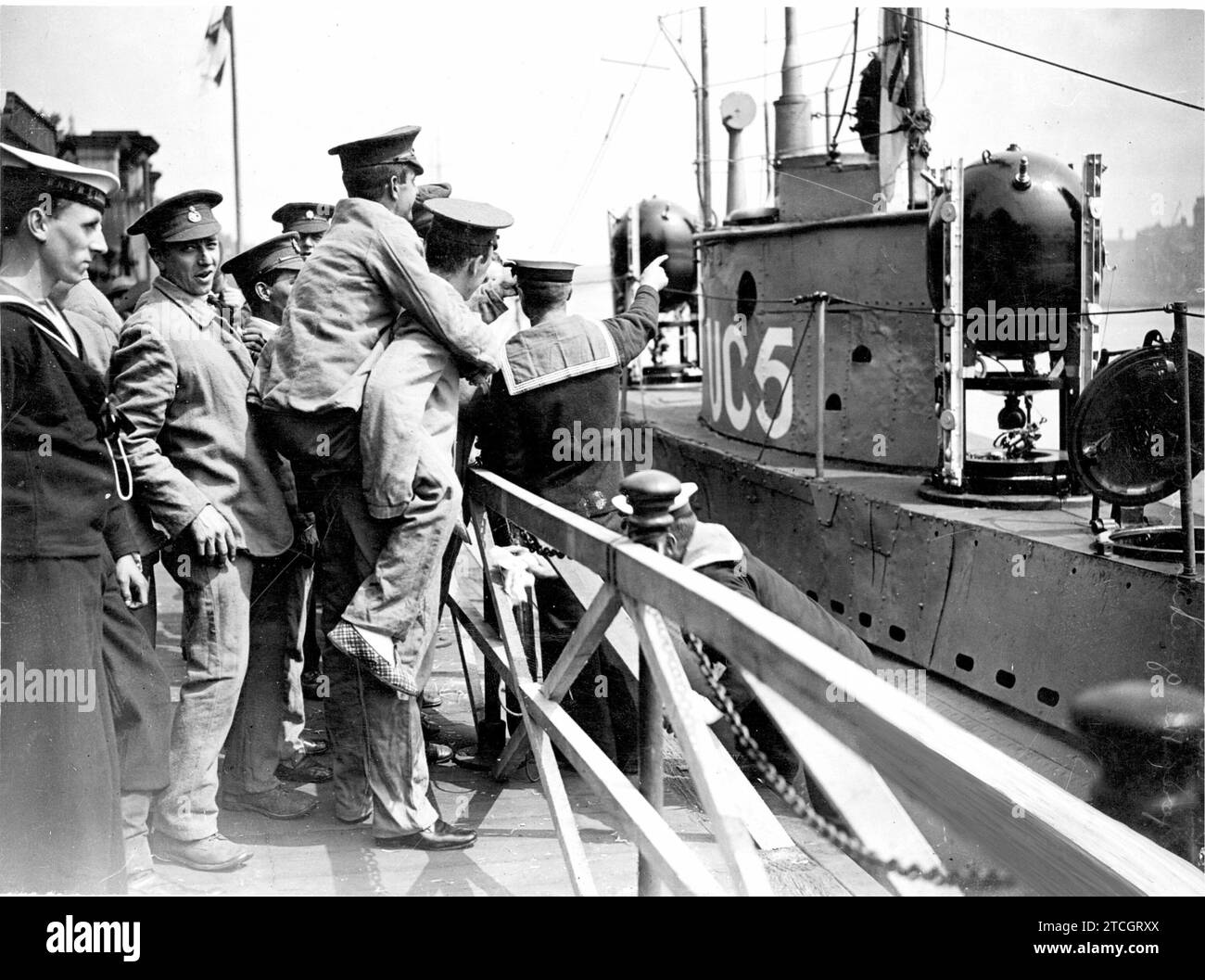07/31/1916. Contemplating a war trophy. Wounded and Convalescent ...