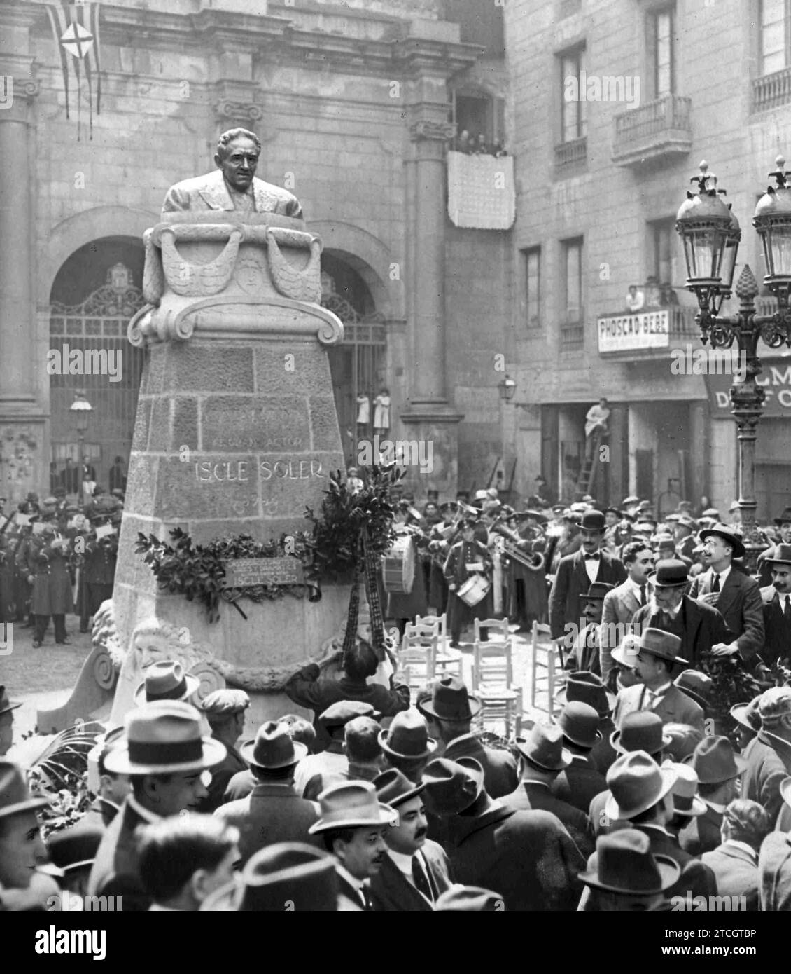 03/31/1918. Tribute to a Catalan actor. Inauguration of the monument ...