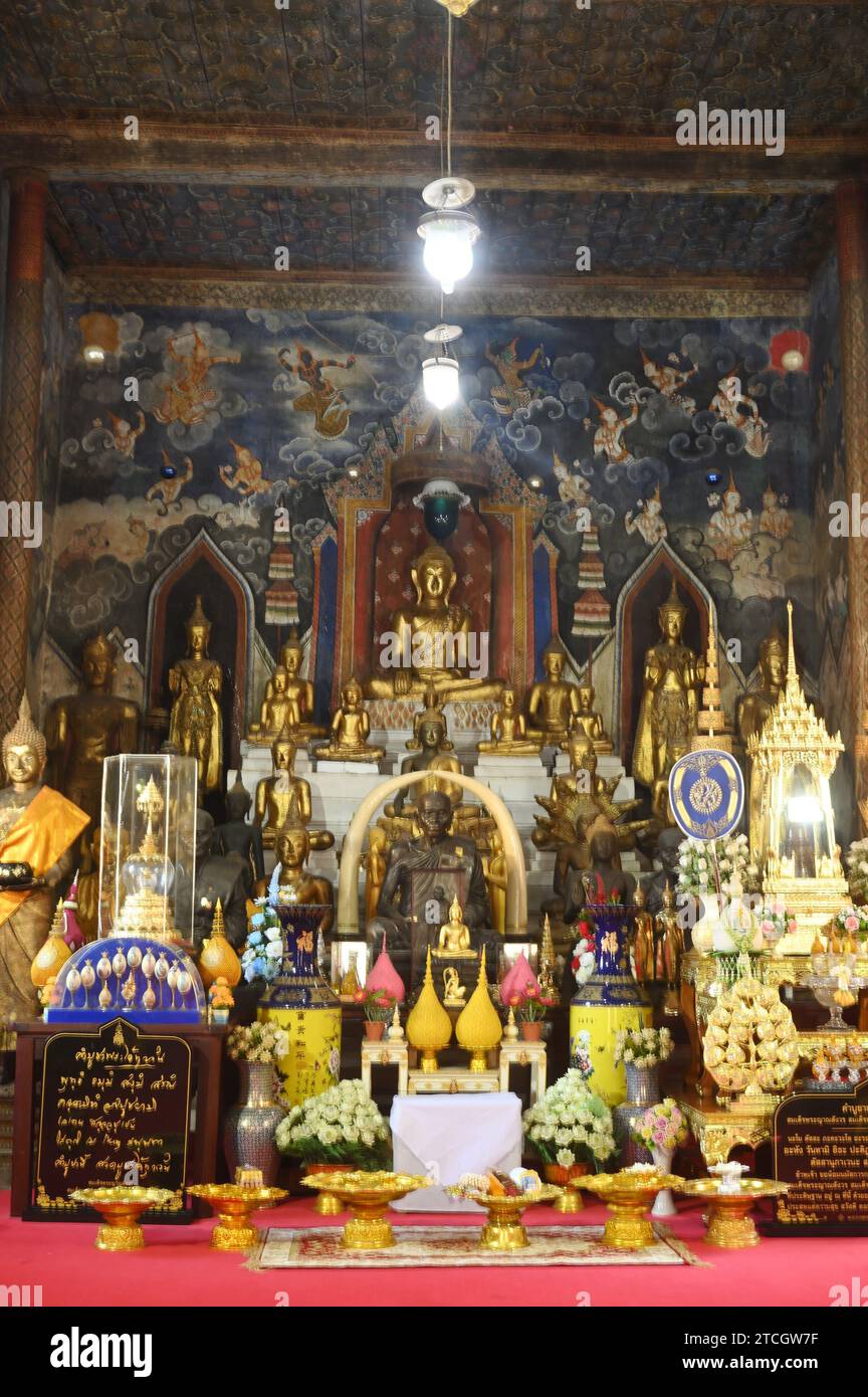 PhraphuththSuthi Mongkol is the main Buddha image in the Wat Thewa ...