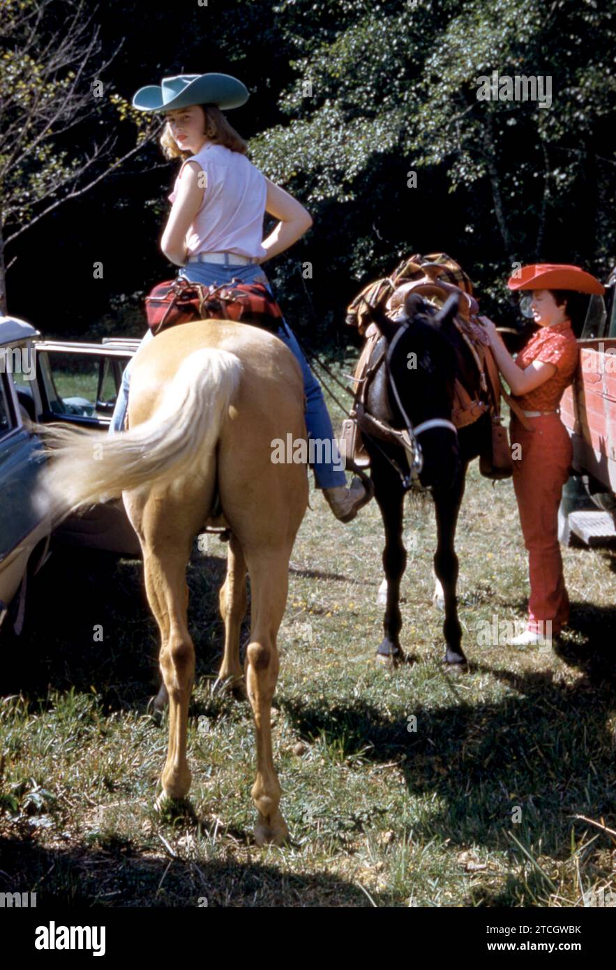MT. HOOD, OR - SEPTEMBER, 1958: Diana Del Gorde (blue hat) and Gretchen ...