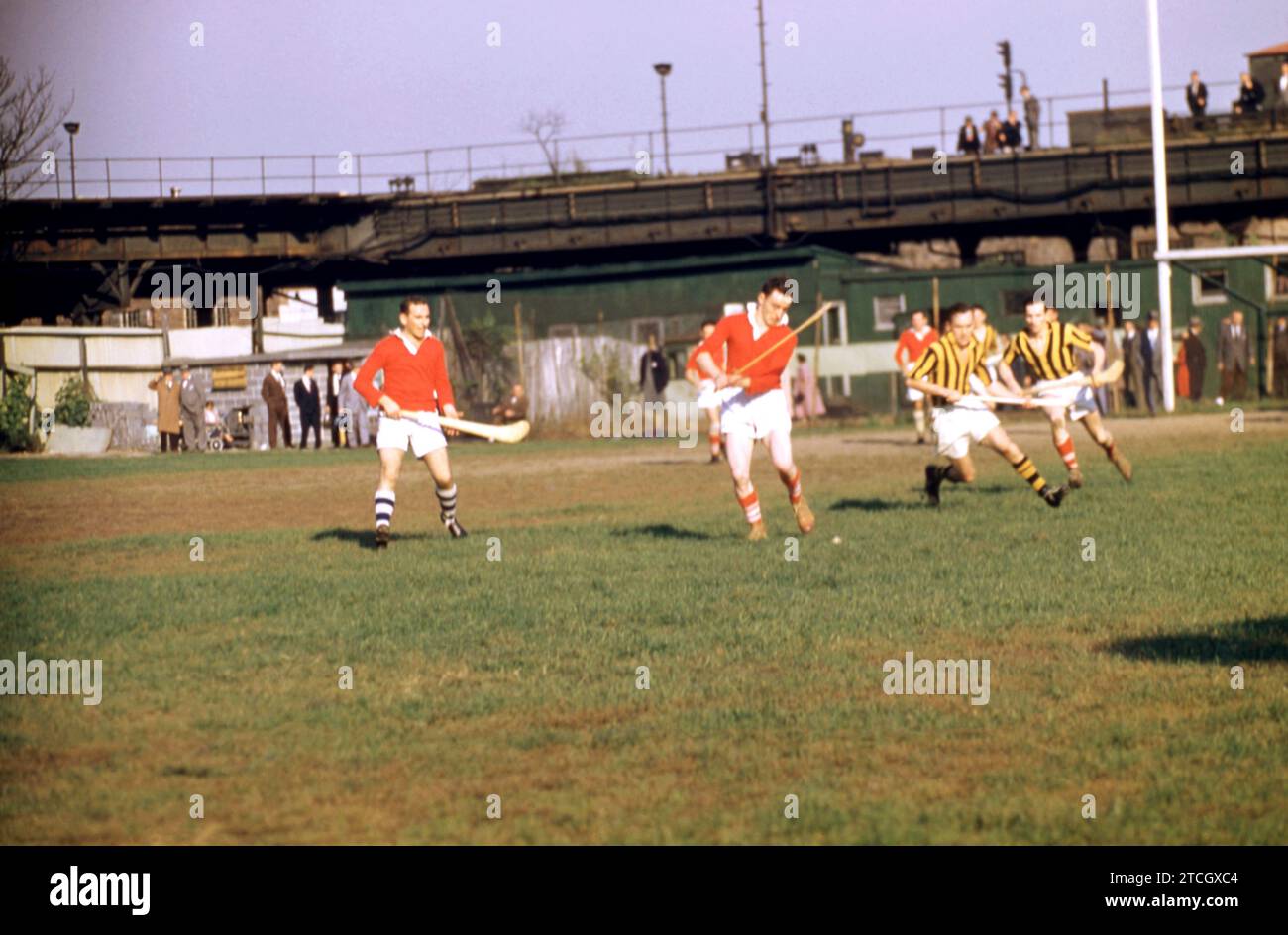 Hurl and sliotar hi-res stock photography and images - Alamy