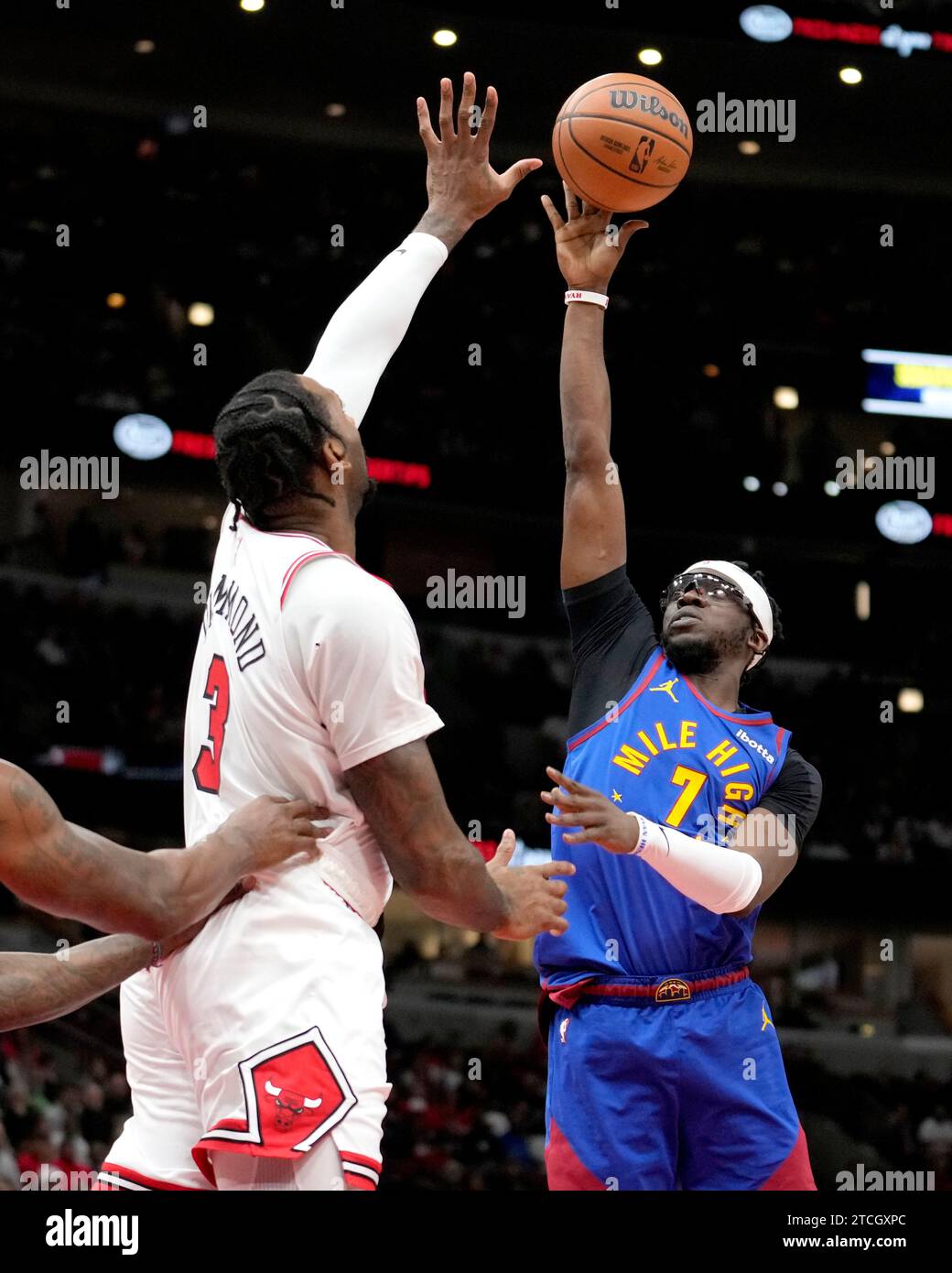 Denver Nuggets guard Reggie Jackson shoots over Chicago Bulls center ...