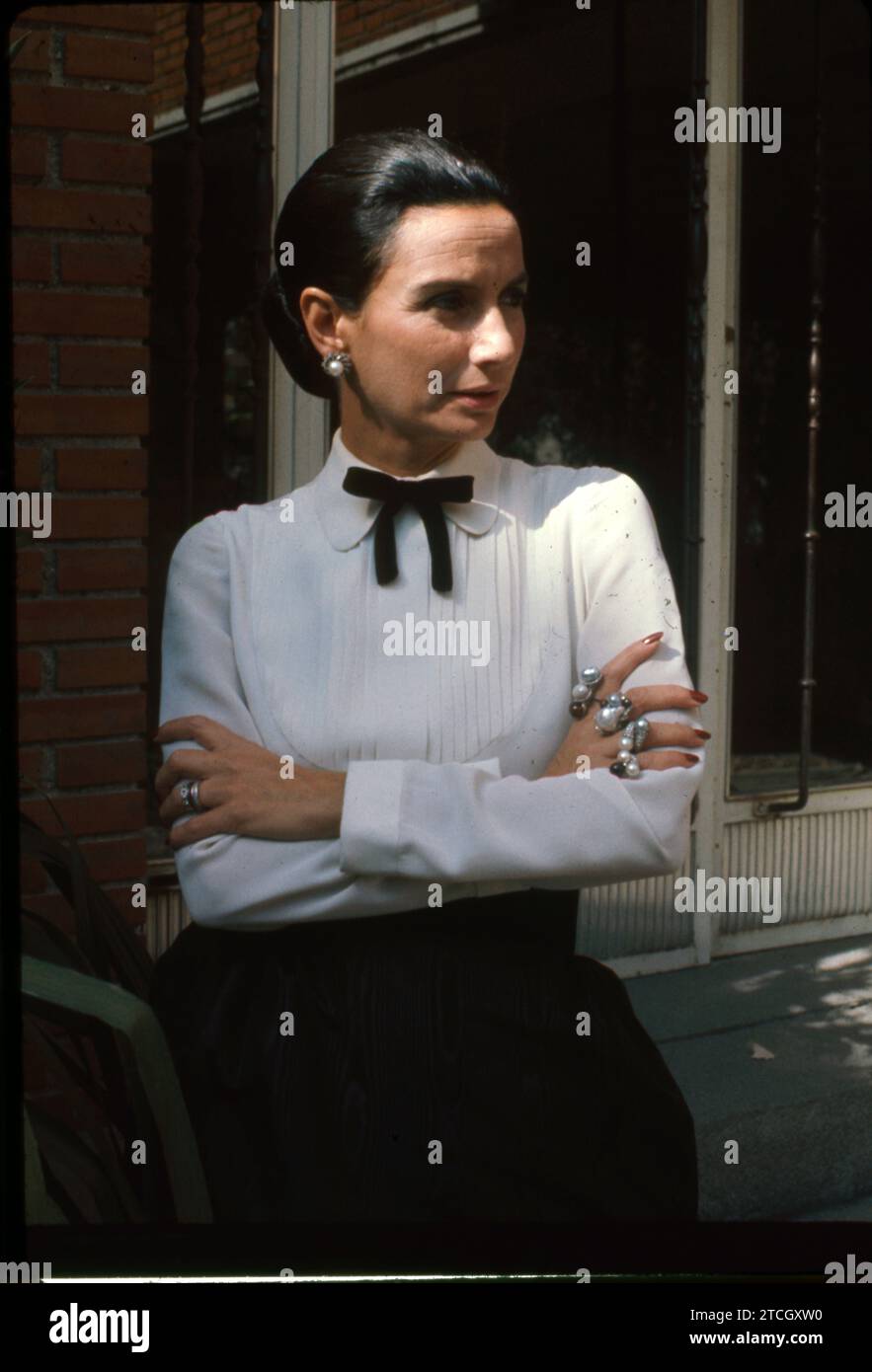 October 1975 hi-res stock photography and images - Alamy