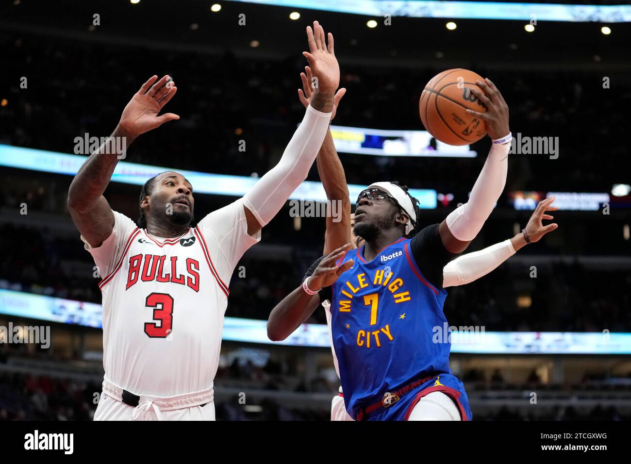 Denver Nuggets guard Reggie Jackson shoots as Chicago Bulls center ...