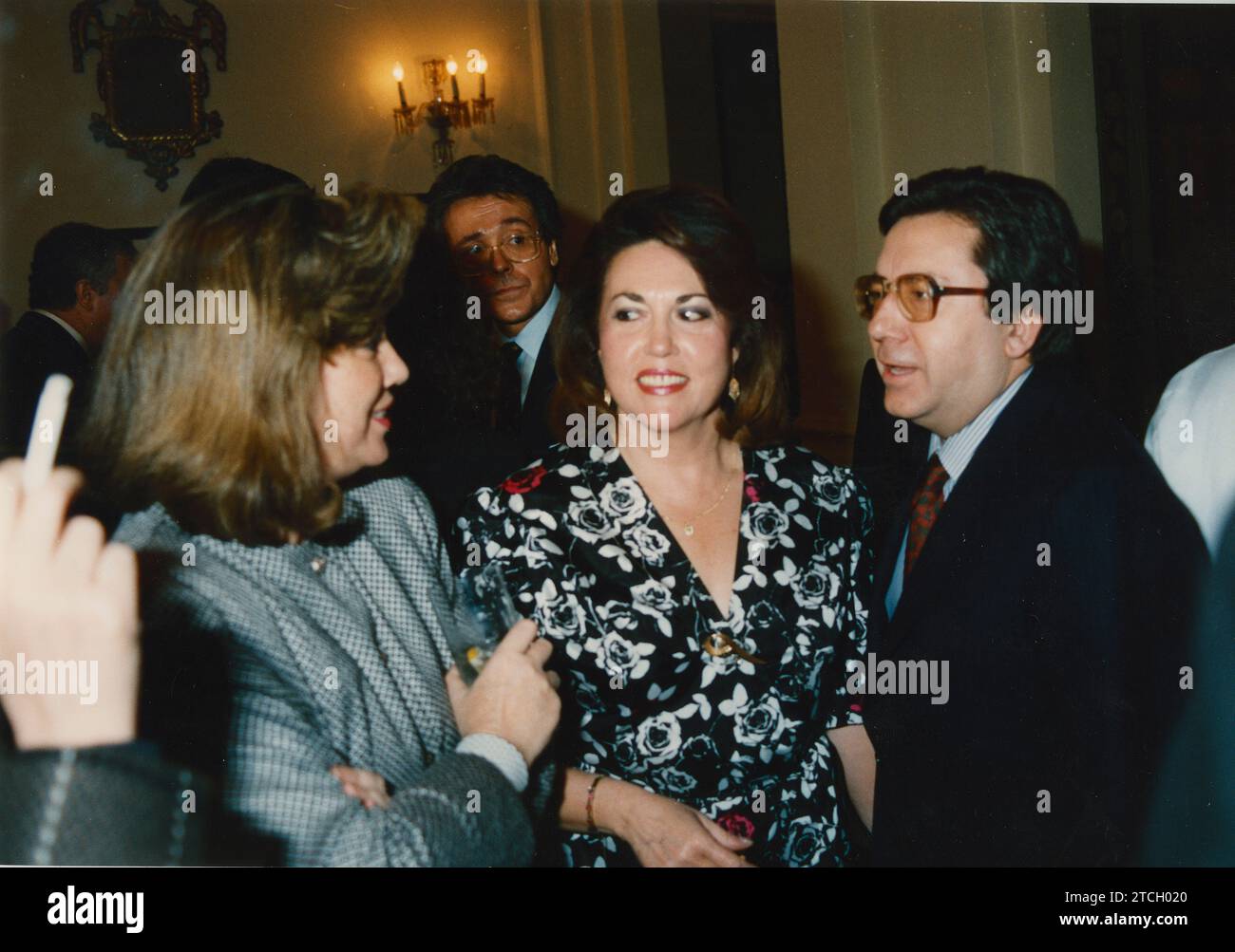 Madrid, 3/12/1989. Delivery of the ABC de Oro to Manuel Martín Ferrand ...