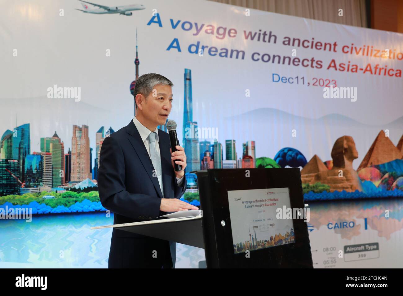 (231213) -- CAIRO, Dec. 13, 2023 (Xinhua) -- Chinese Ambassador to ...