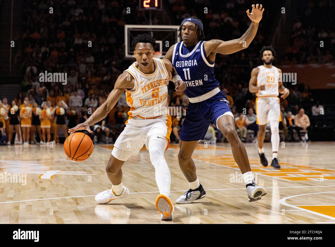 Tennessee guard Jordan Gainey (2) drives has he's defended by Georgia ...