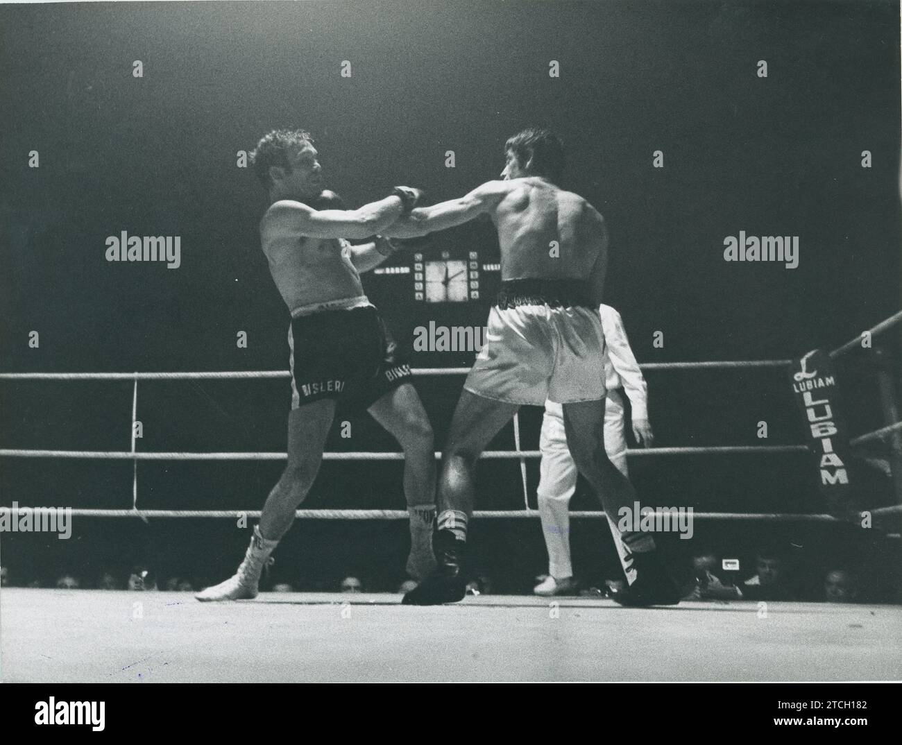 Madrid, 04/29/1971. In the Sports Palace. The world boxing title of the ...
