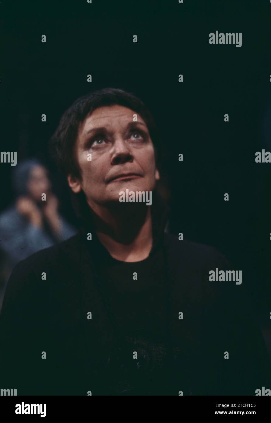 Madrid, 09/24/1976. Premiere of the play ?El adefesio?. In the image ...