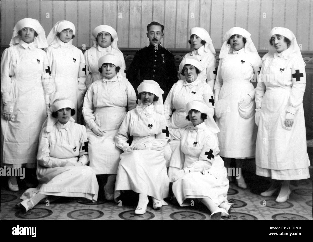 03/01/1921. Group of Red Cross Nurses with their Professor, Dr. Castelo ...