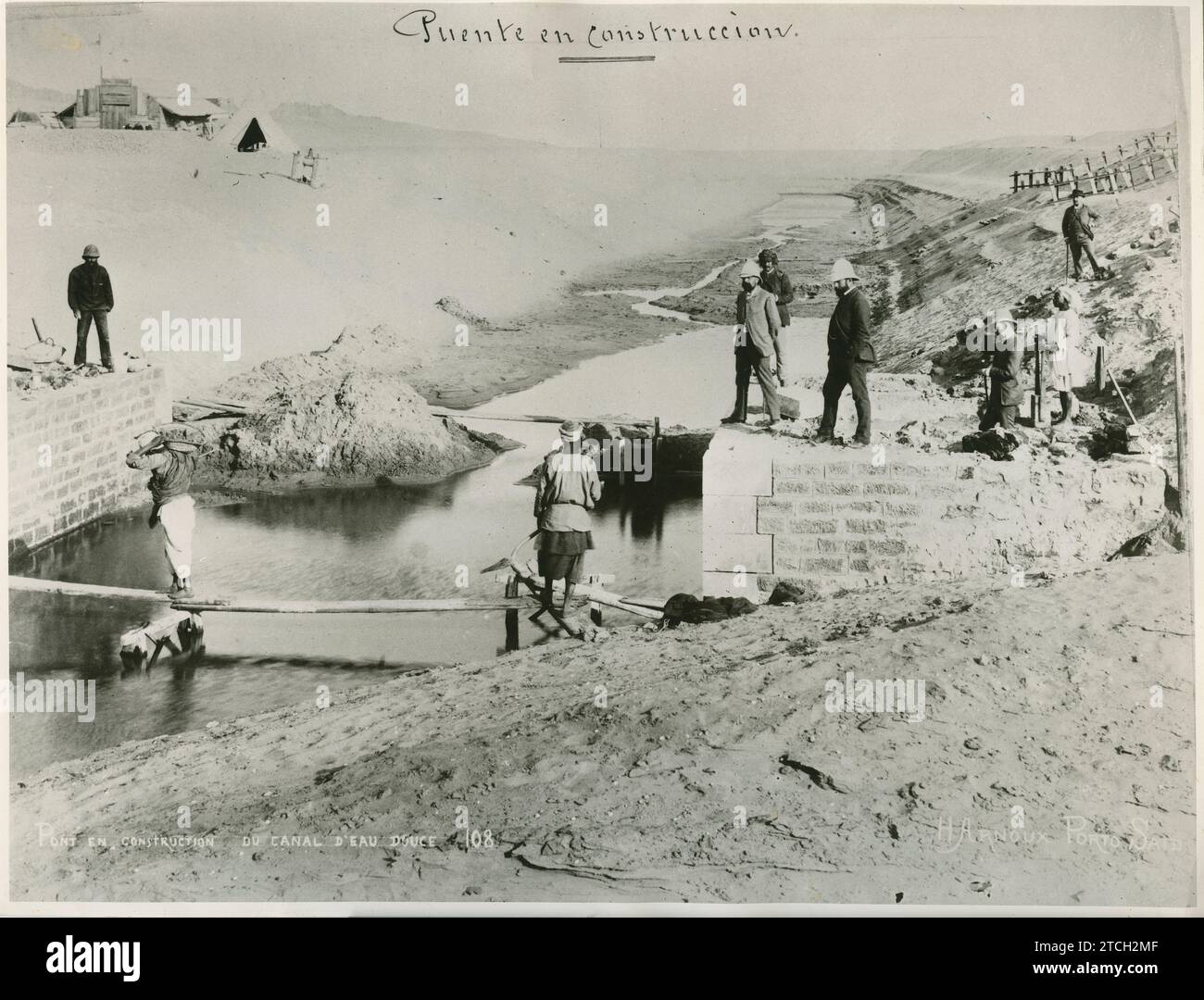 Construction of the suez canal hi-res stock photography and images - Alamy