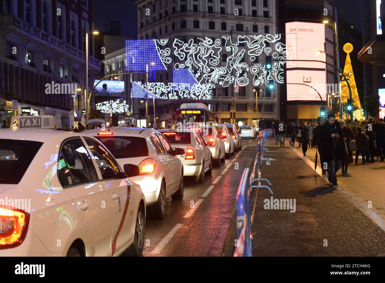 Madrid, 12/04/2016. Chaos, traffic and confusion on Gran Vía after the cuts. Photo: Maya Blanya ...