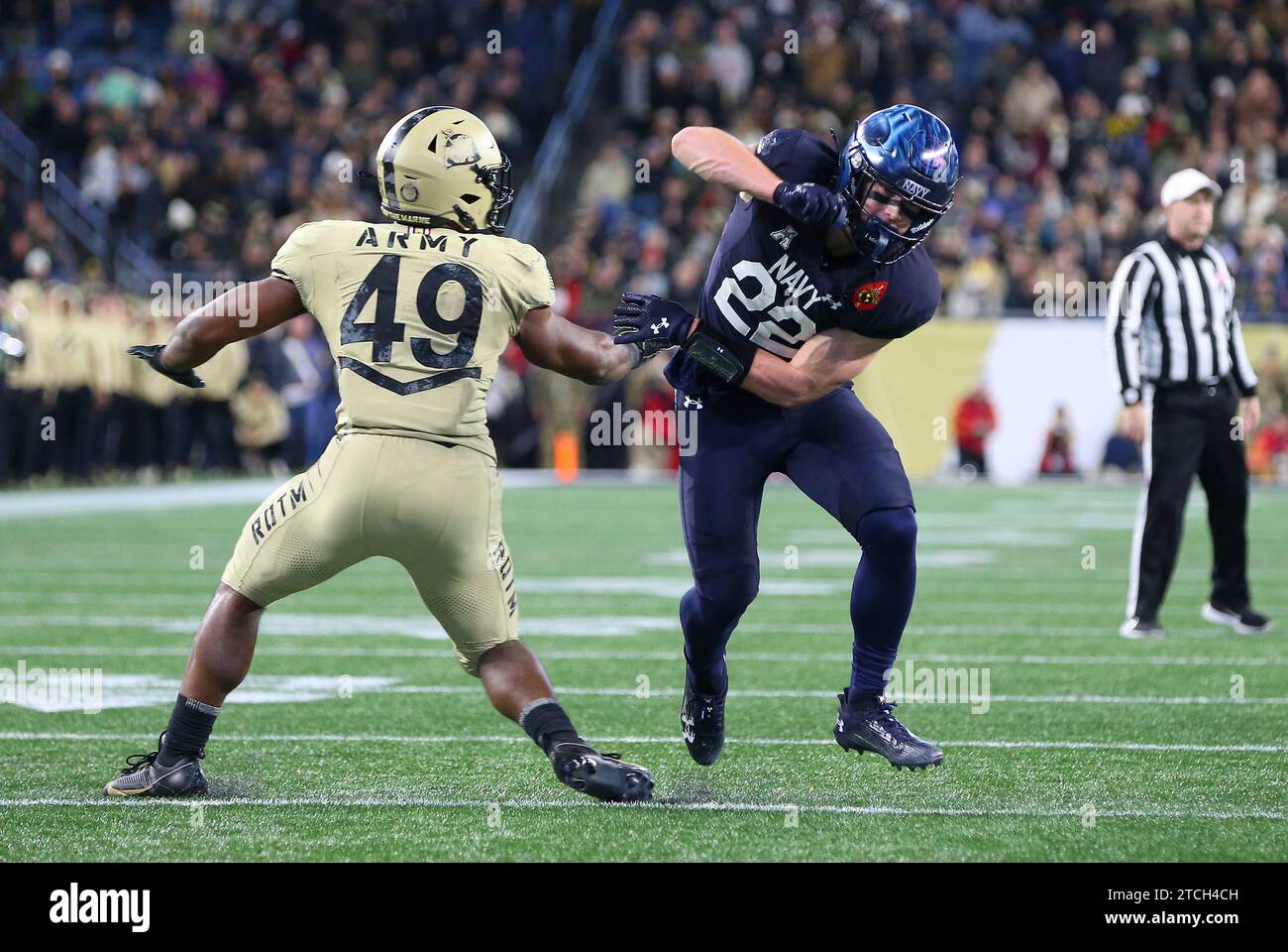 FOXBOROUGH, MA - DECEMBER 09:Navy Midshipmen running back Eli ...