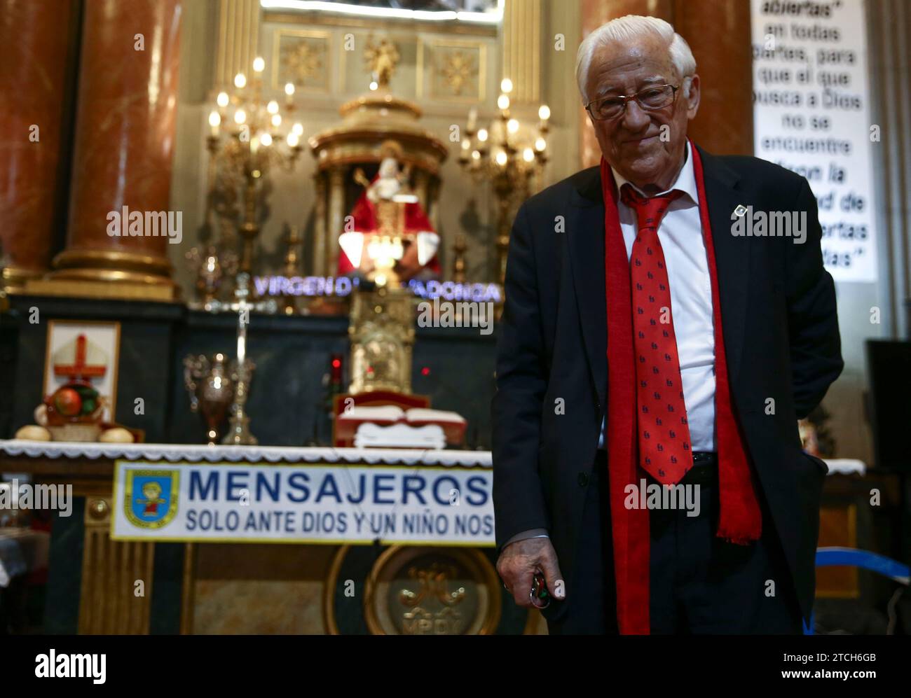 Angel padre angel garcia rodriguez hi-res stock photography and images ...