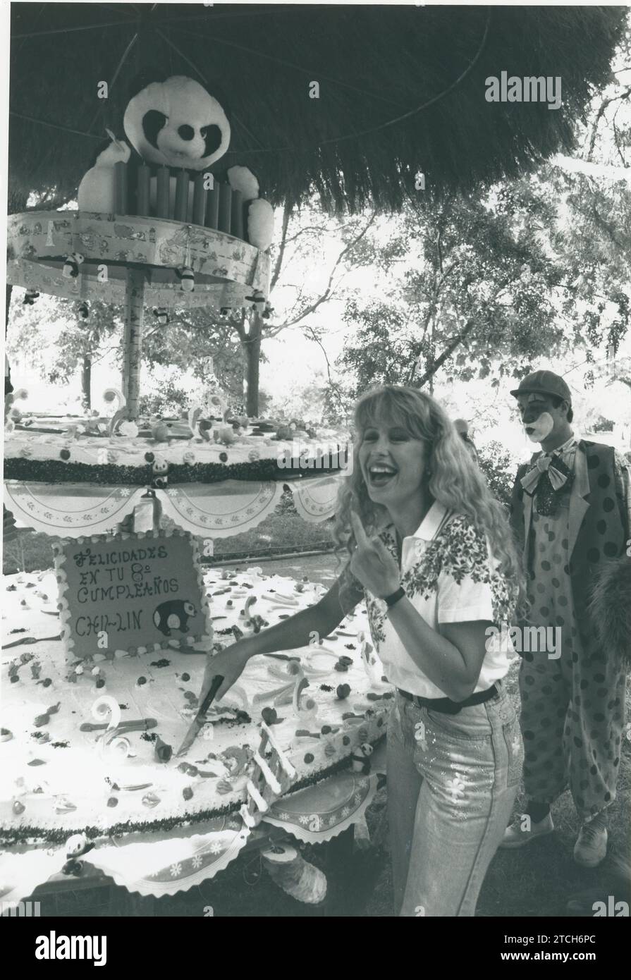 Madrid, 09/08/1990. Birthday celebration of ?Chu-Lin?, the Madrid Zoo ...