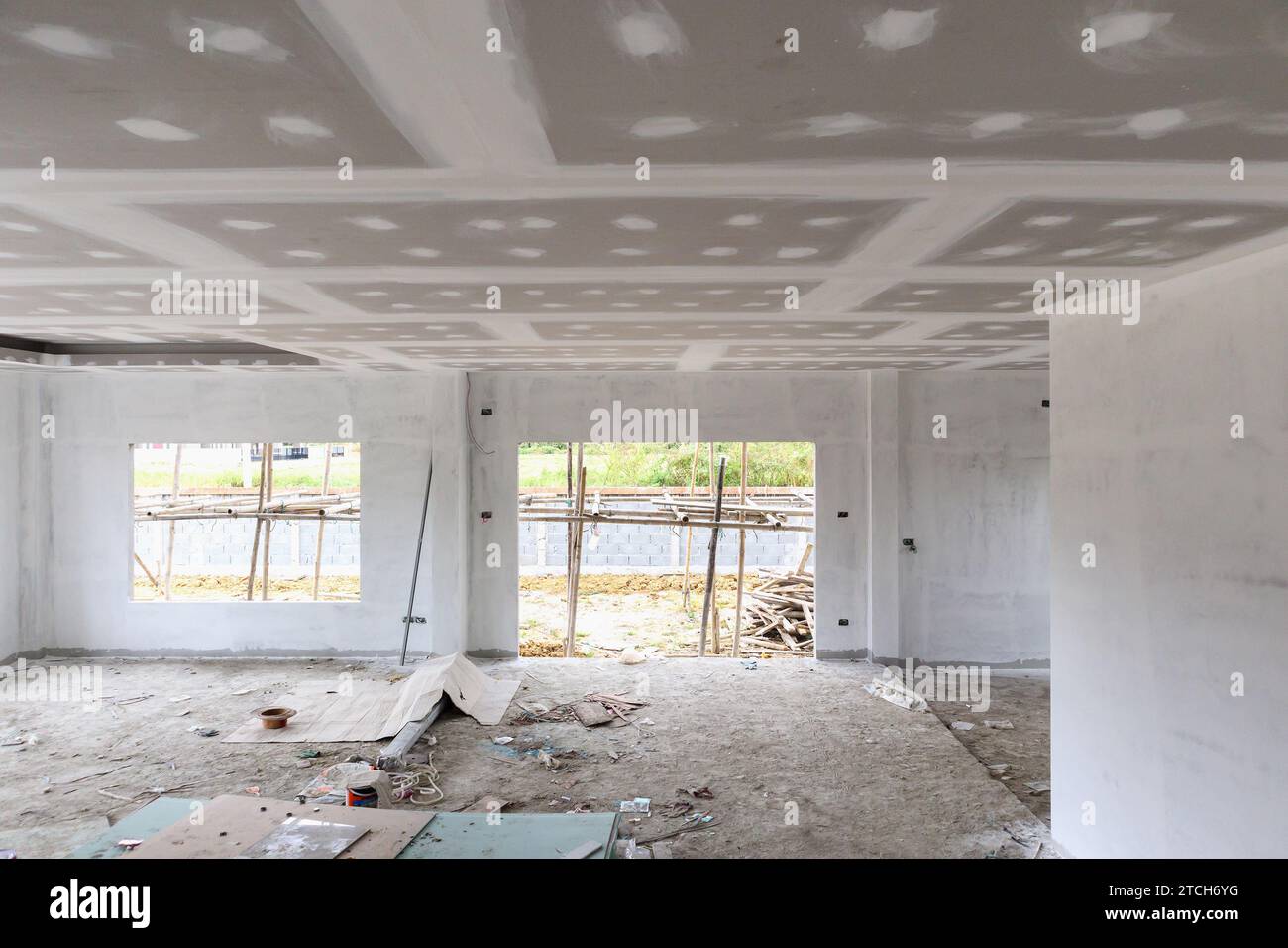 Empty room interior with gypsum board ceiling at house construction ...