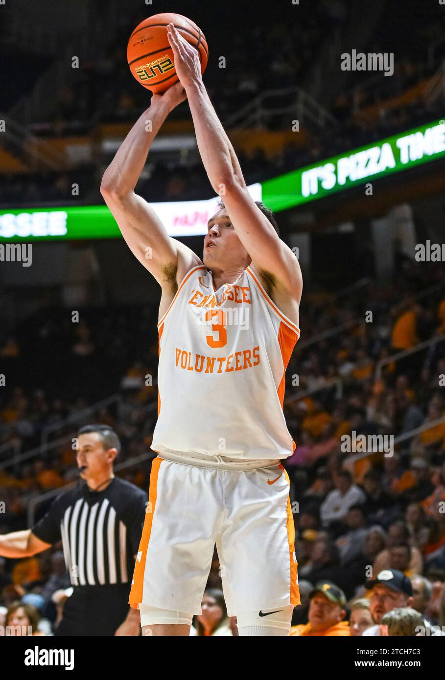 KNOXVILLE, TN - DECEMBER 12: Tennessee Volunteers guard Dalton Knecht (3) takes a shot during ...
