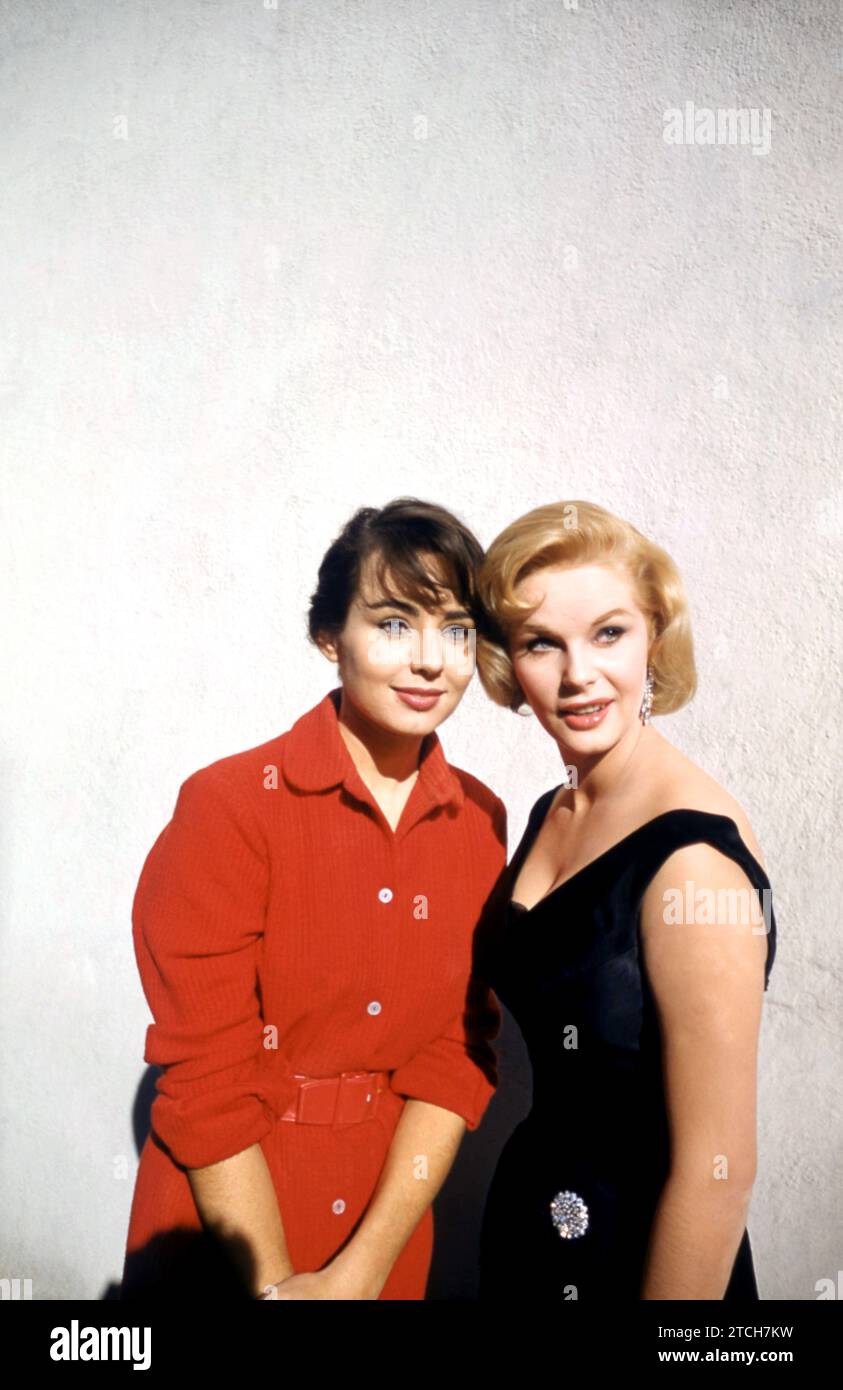 NOVEMBER 7: Miss Universe Carol Morris and Miss Sweden Ingrid Goude ...