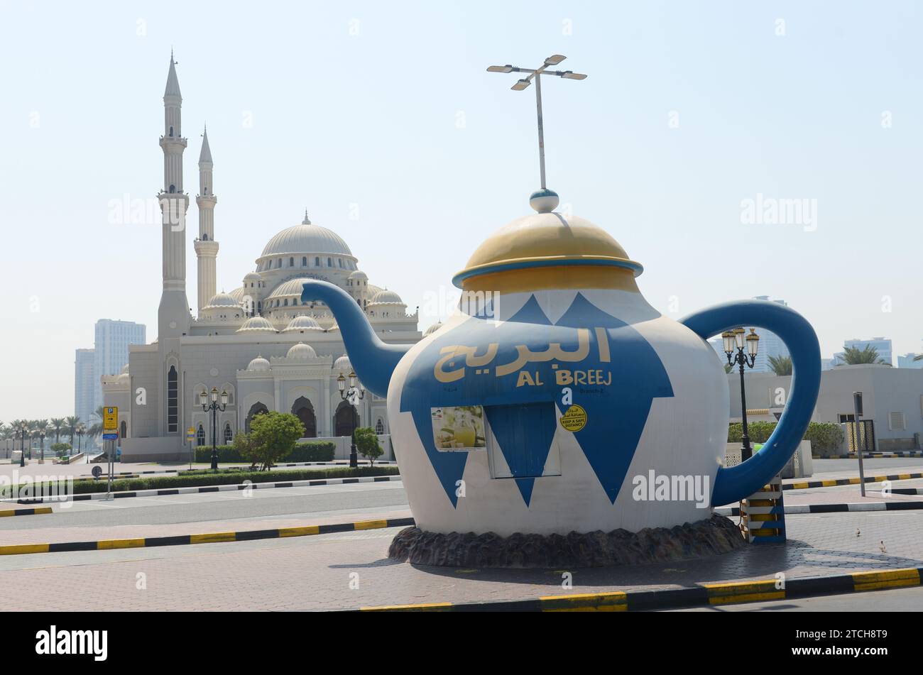 AlBreej Tea Shop and the Al Noor Mosque on the corniche in Sharjah, UAE ...