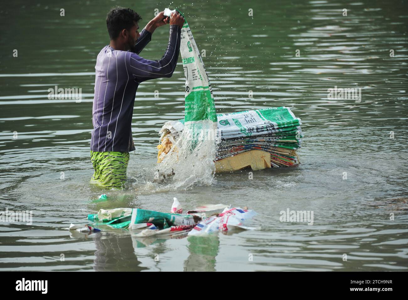 Women Are Risking Their Lives To Wash Cement Bags Beside The Surma women-are-risking-their-lives-to-wash-cement-bags-beside-the-surma