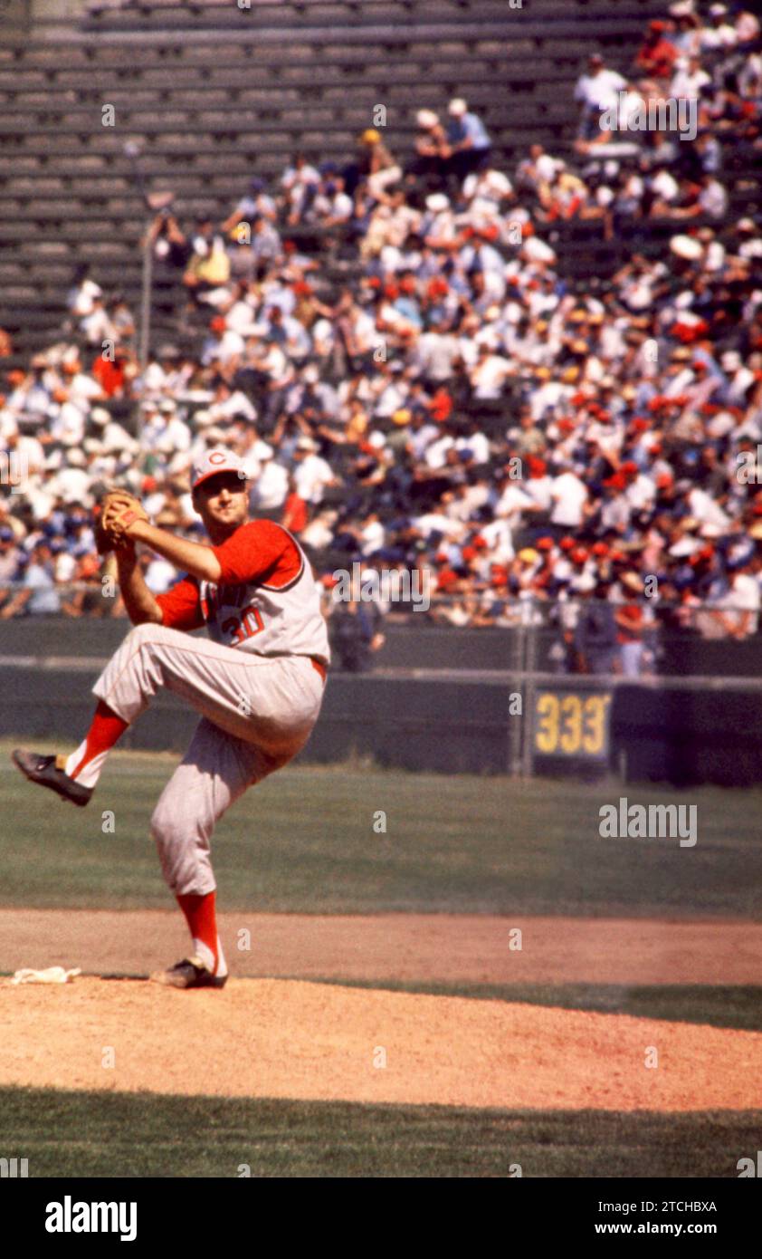 LOS ANGELES, CA - JULY 9: Pitcher Joey Jay #30 of the Cincinnati Reds ...
