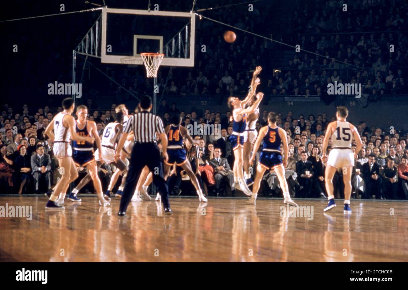 NEW YORK, NY - DECEMBER 27: Nat Clifton #8 of the New York Knicks ...