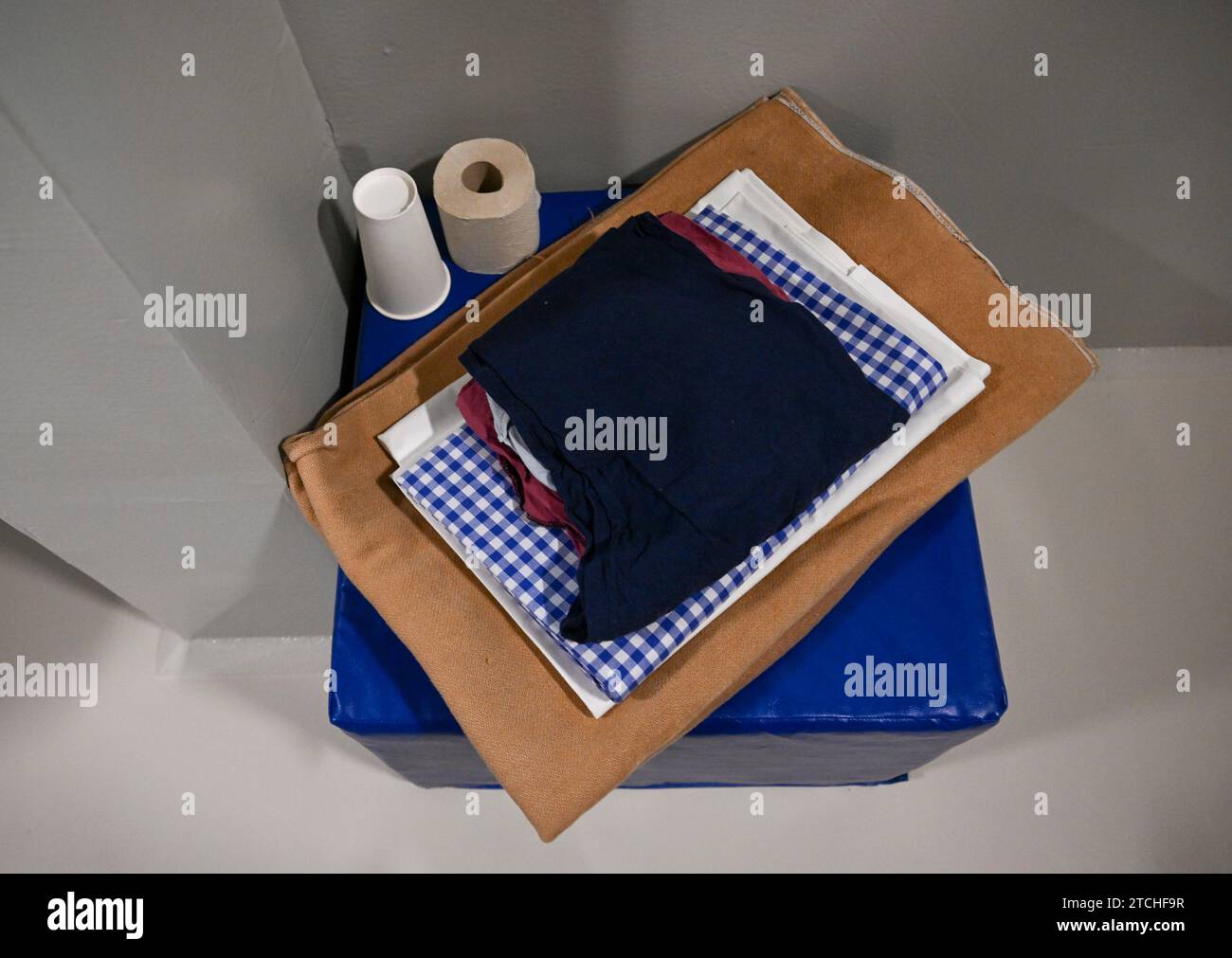 Berlin, Germany. 07th Dec, 2023. A blanket, clothes, bedding, toilet ...