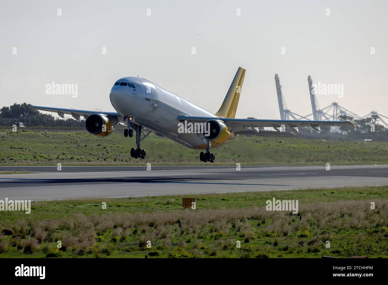 DHL (ASL Airlines) Airbus A300F4-605R (Reg: EI-LDD) making an extra ...
